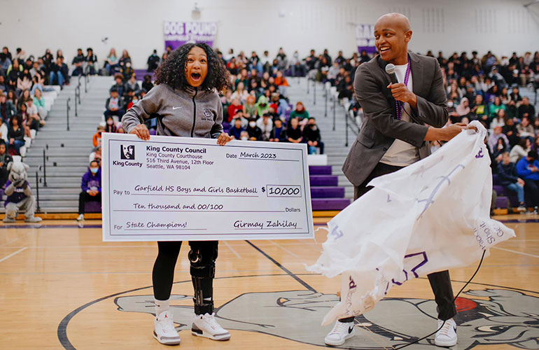 Celebrating Garfield High School state basketball championship victory ...